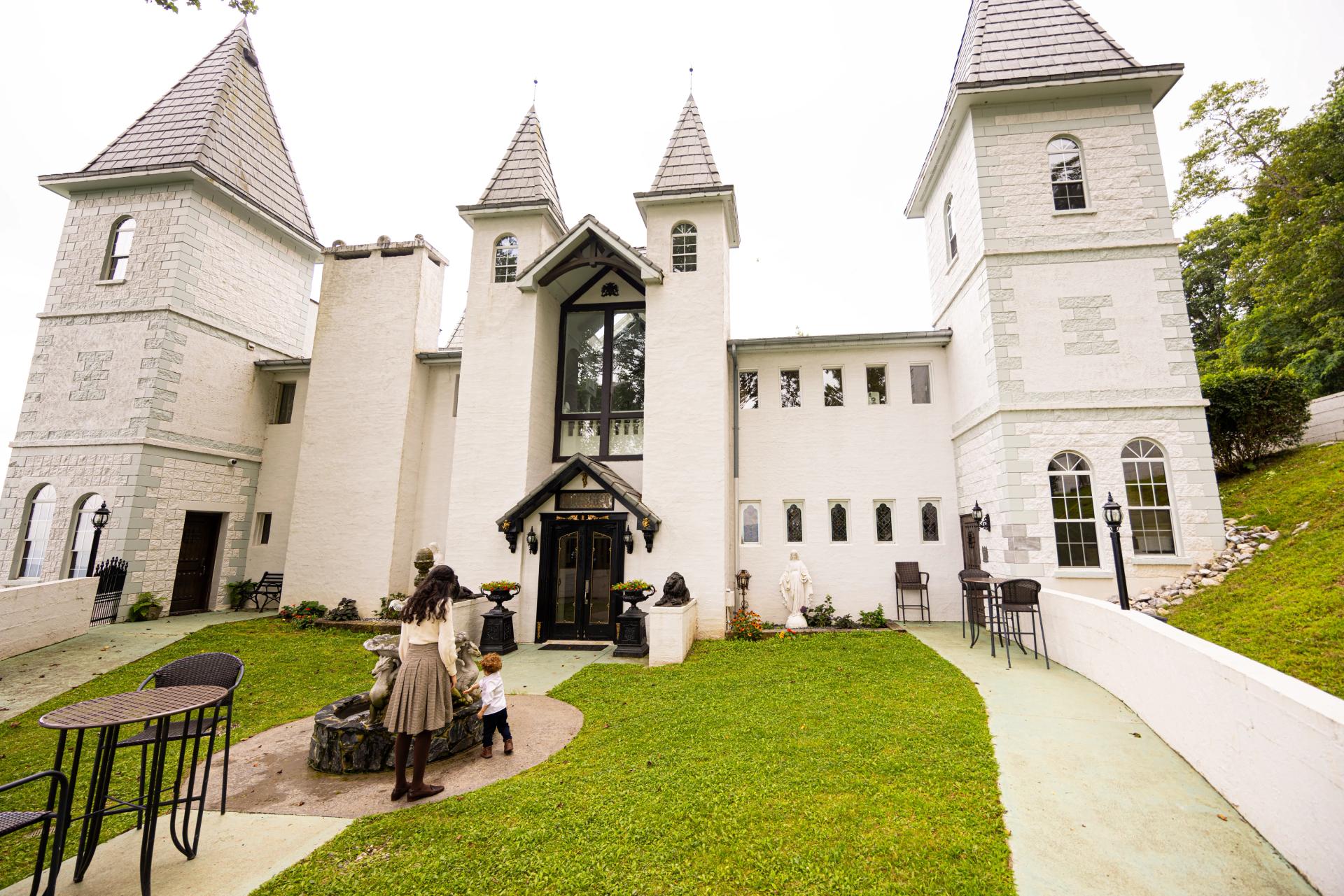 Explore North Carolina castles, palaces & mansions