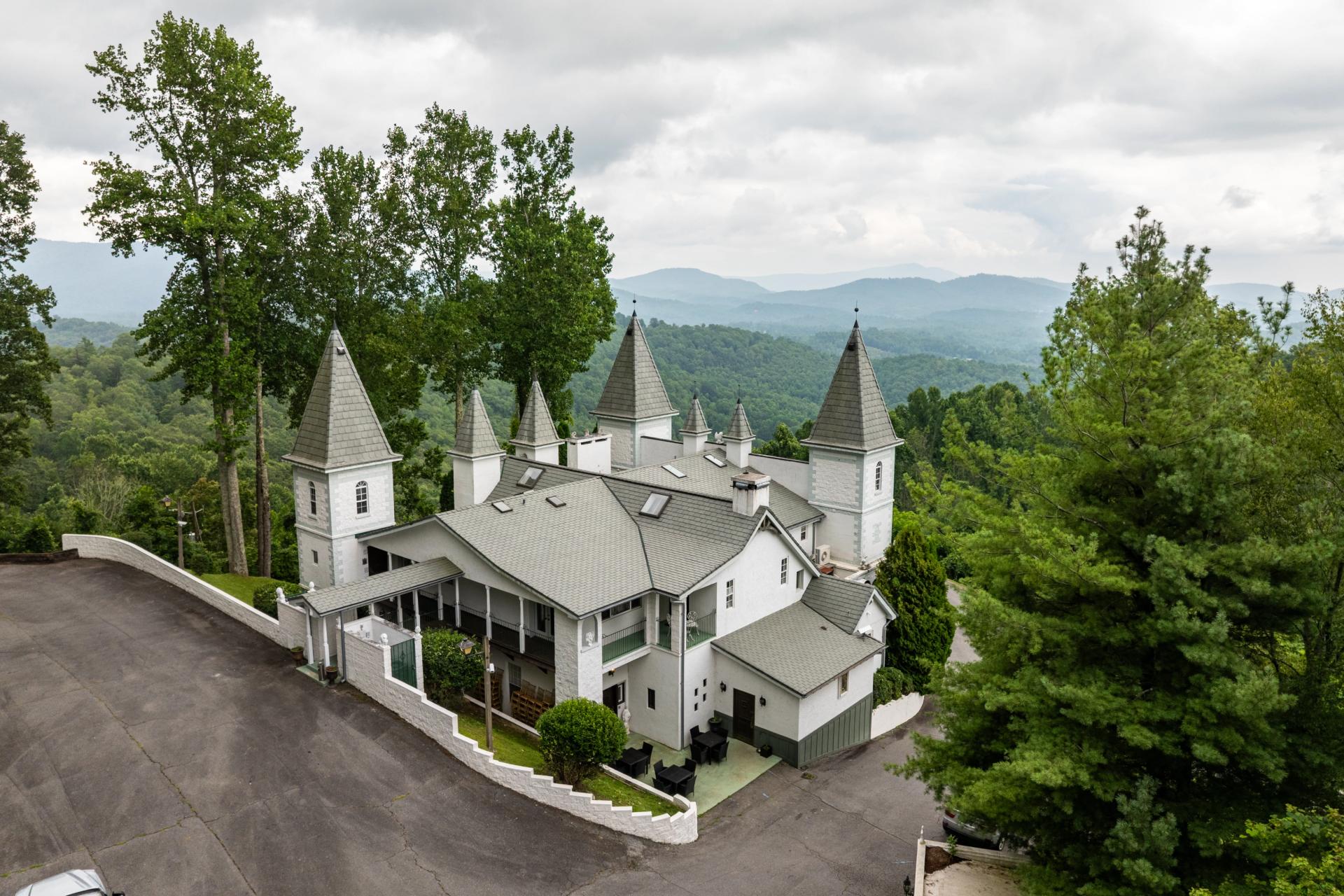 Explore North Carolina castles, palaces & mansions