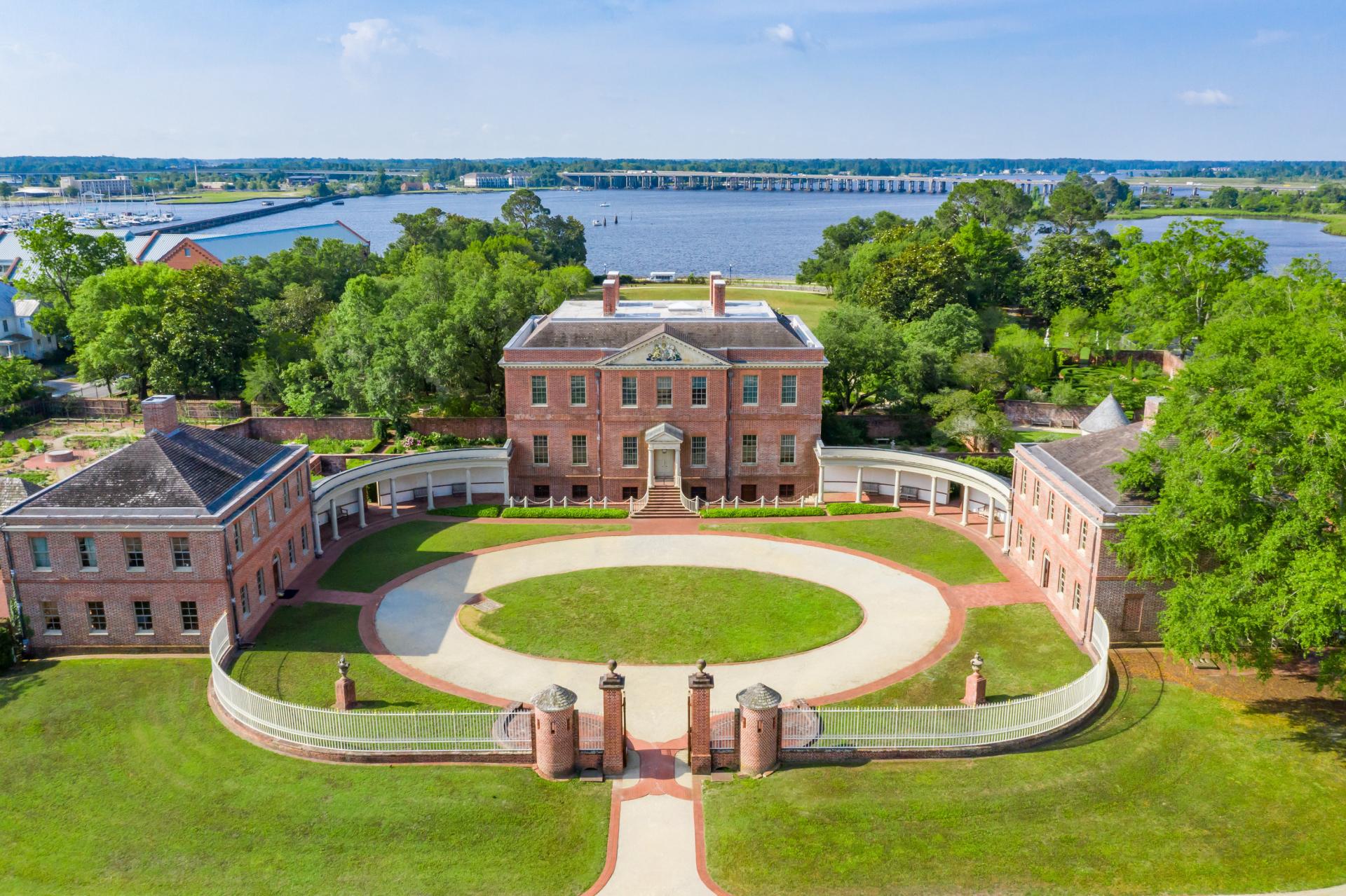 Explore North Carolina castles, palaces & mansions